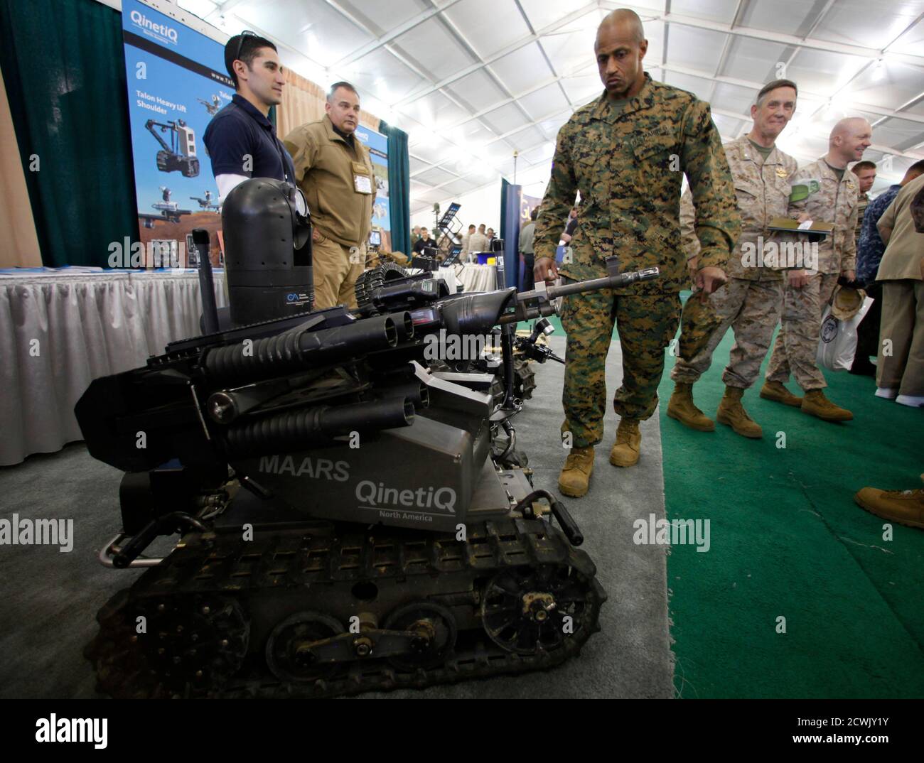 Modular advanced armed robotic system -Fotos und -Bildmaterial in hoher ...