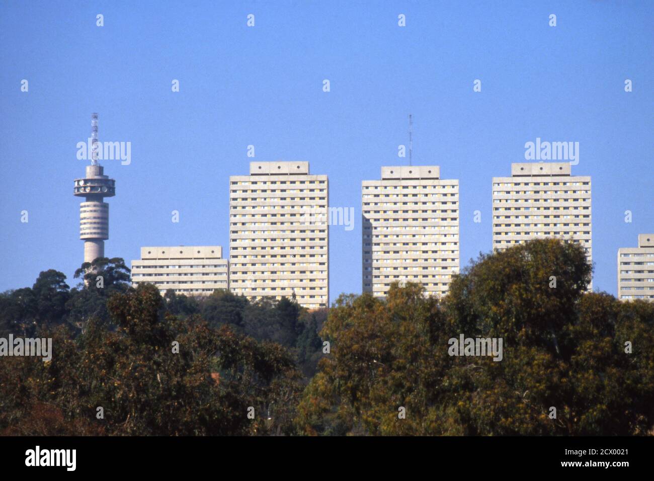 Telkom joburg turm und die hillbrow skyline -Fotos und -Bildmaterial in ...