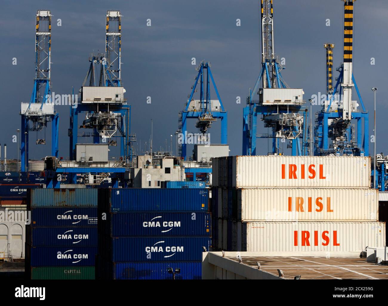 Sanktionen zu umgehen -Fotos und -Bildmaterial in hoher Auflösung – Alamy