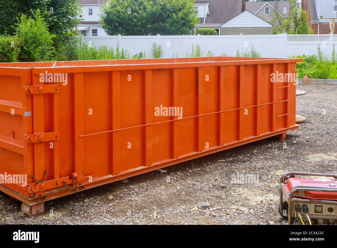 Metal container bin waste industrial -Fotos und -Bildmaterial in hoher ...