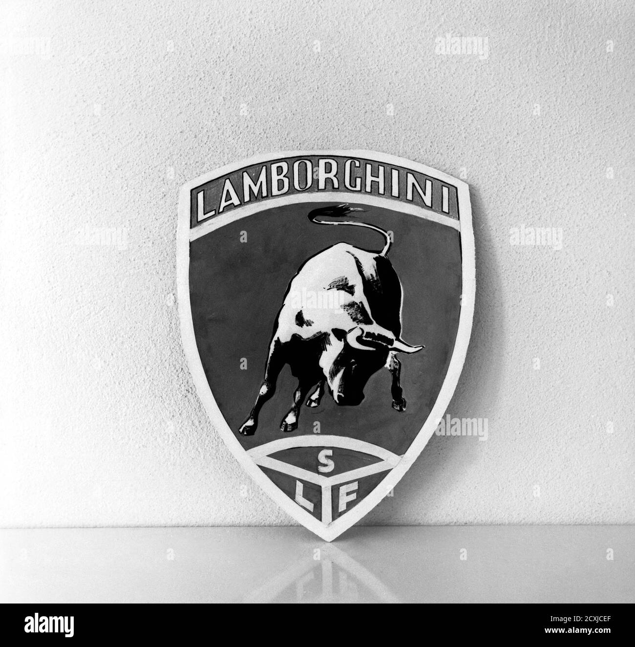 Lamborghini trattori logo -Fotos und -Bildmaterial in hoher Auflösung ...