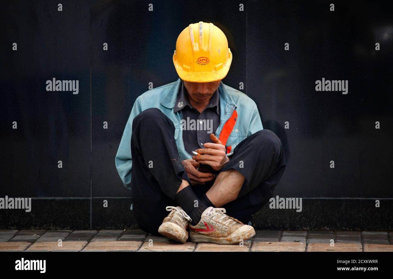 Construction Worker Smoking Stockfotos und -bilder Kaufen - Alamy