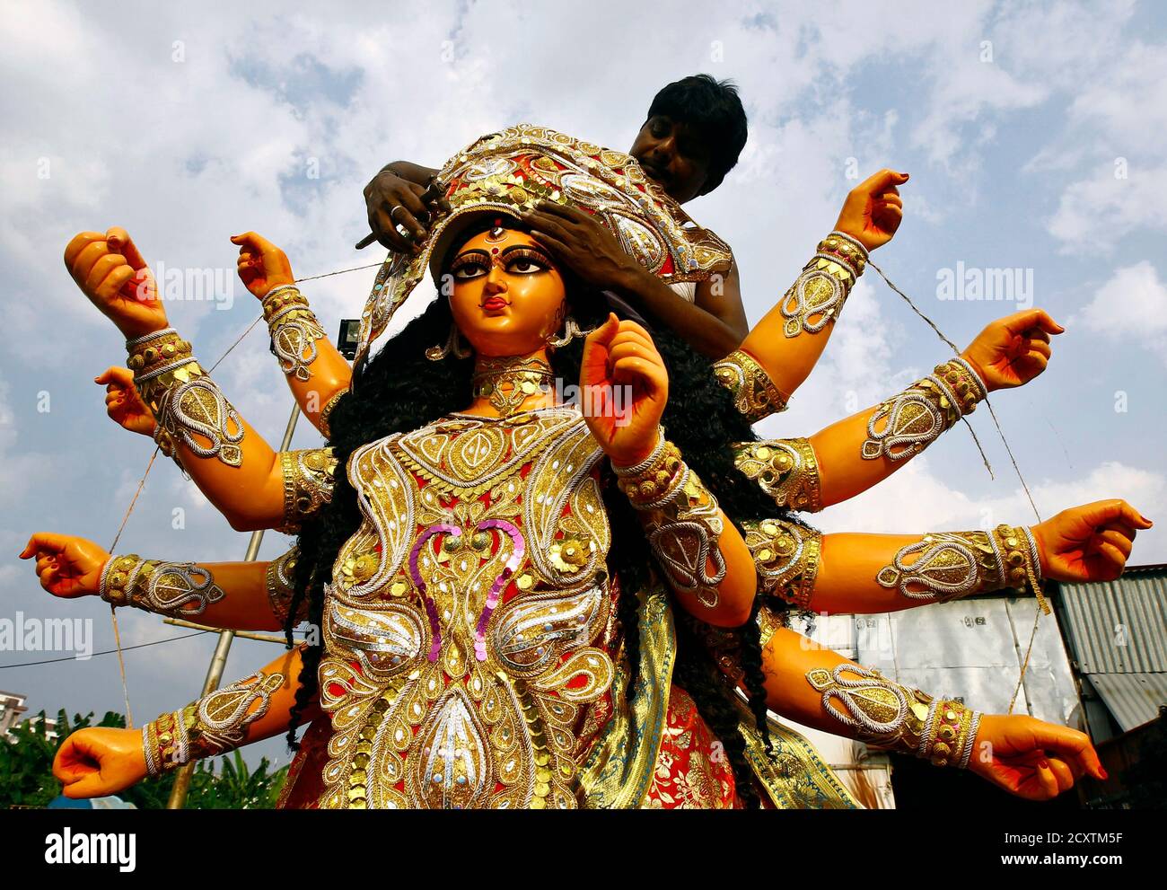 Durga puja pandal in durga puja festival -Fotos und -Bildmaterial in hoher Auflösung - Seite 10 ...