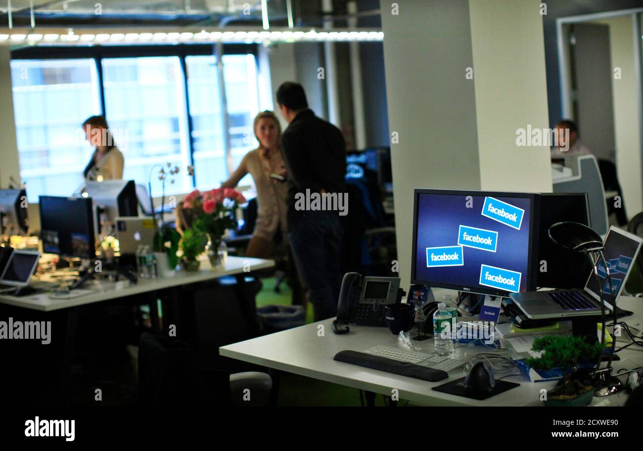 Cubicle desks -Fotos und -Bildmaterial in hoher Auflösung – Alamy