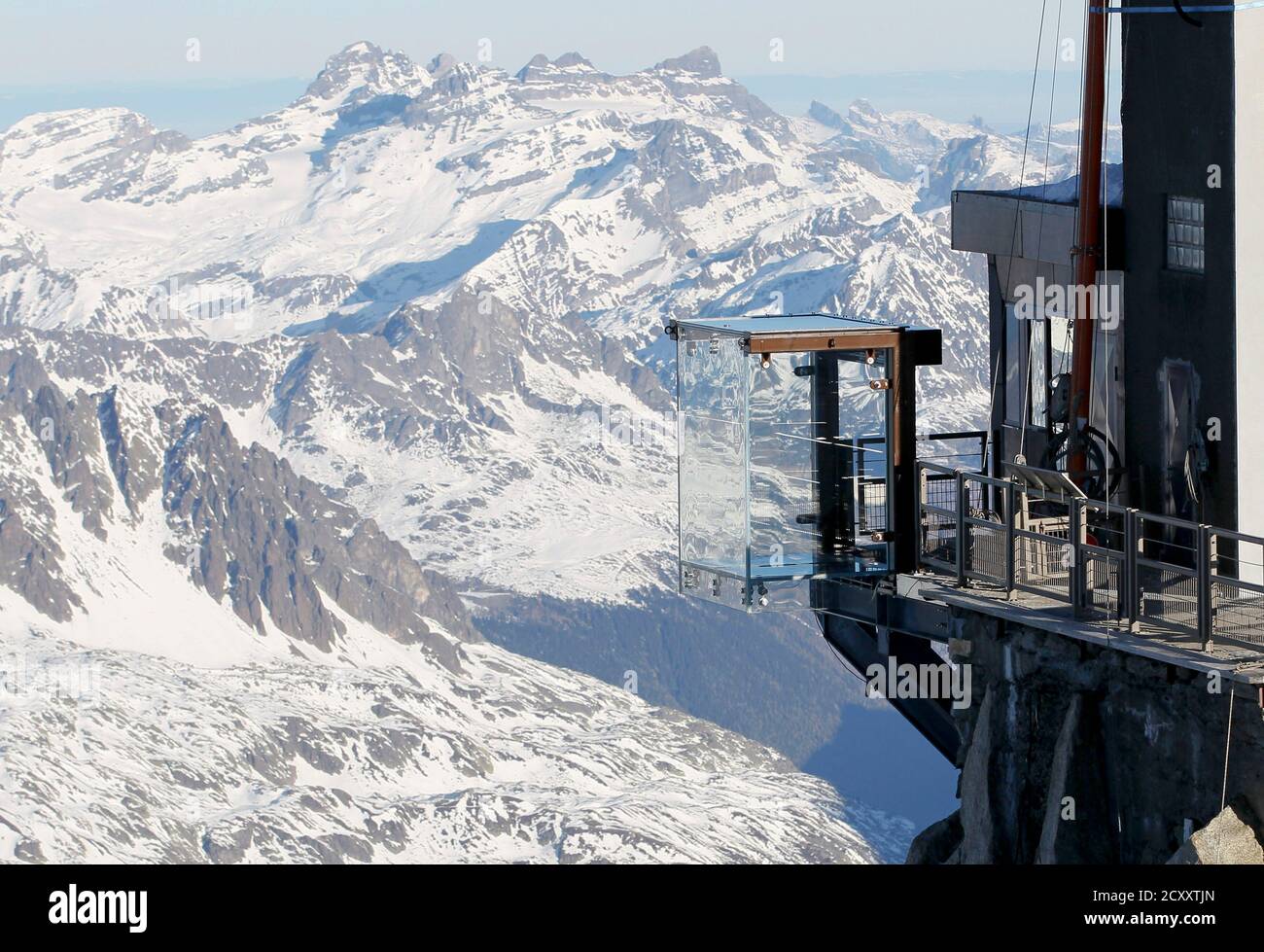 The aiguille du midi skywalk -Fotos und -Bildmaterial in hoher ...