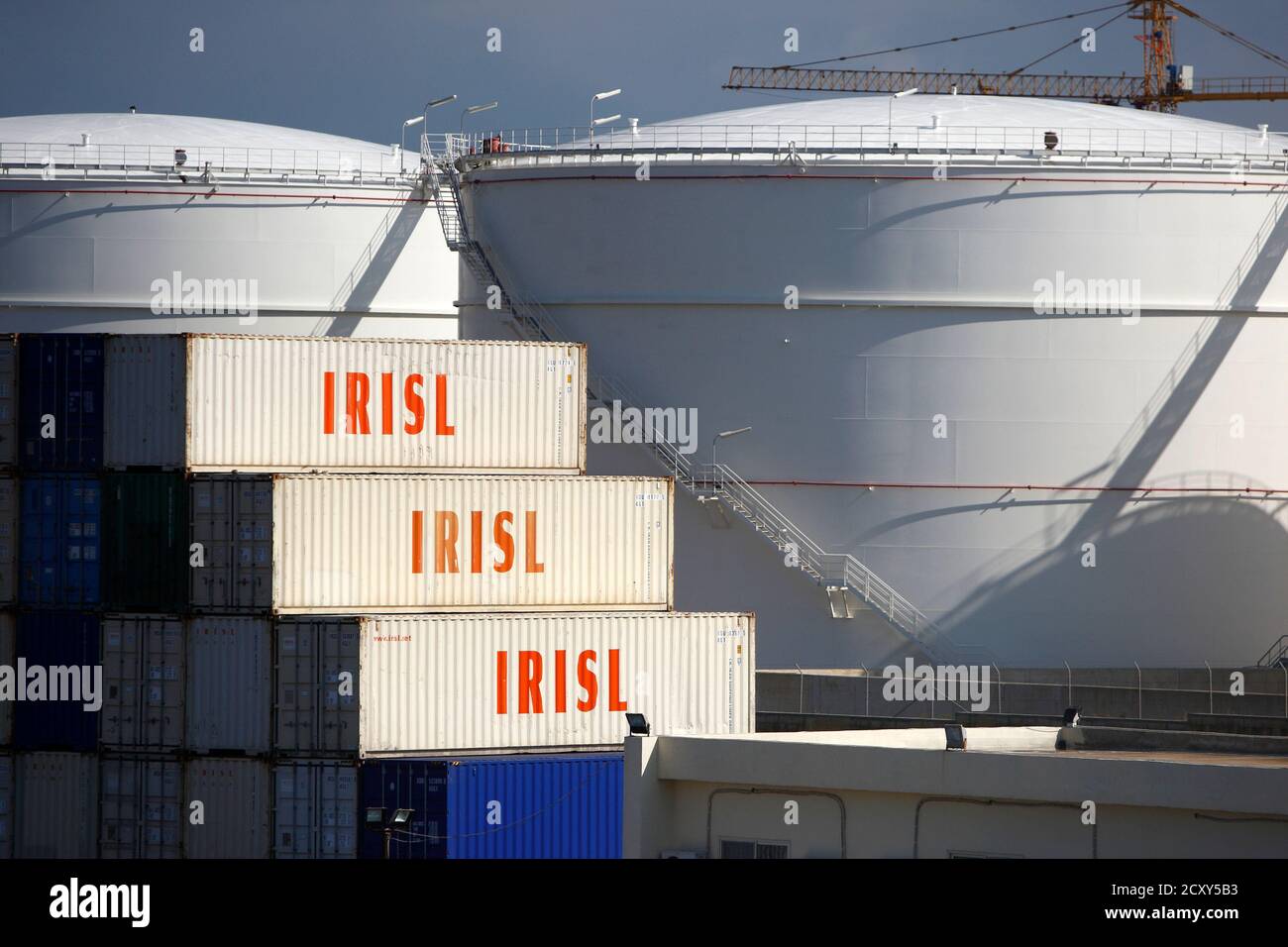 Sanktionen zu umgehen -Fotos und -Bildmaterial in hoher Auflösung – Alamy