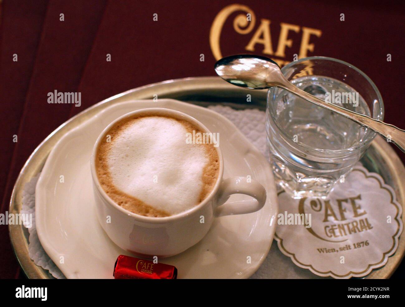 Wiener Kaffeehaus In Wien Stockfotos und -bilder Kaufen - Alamy