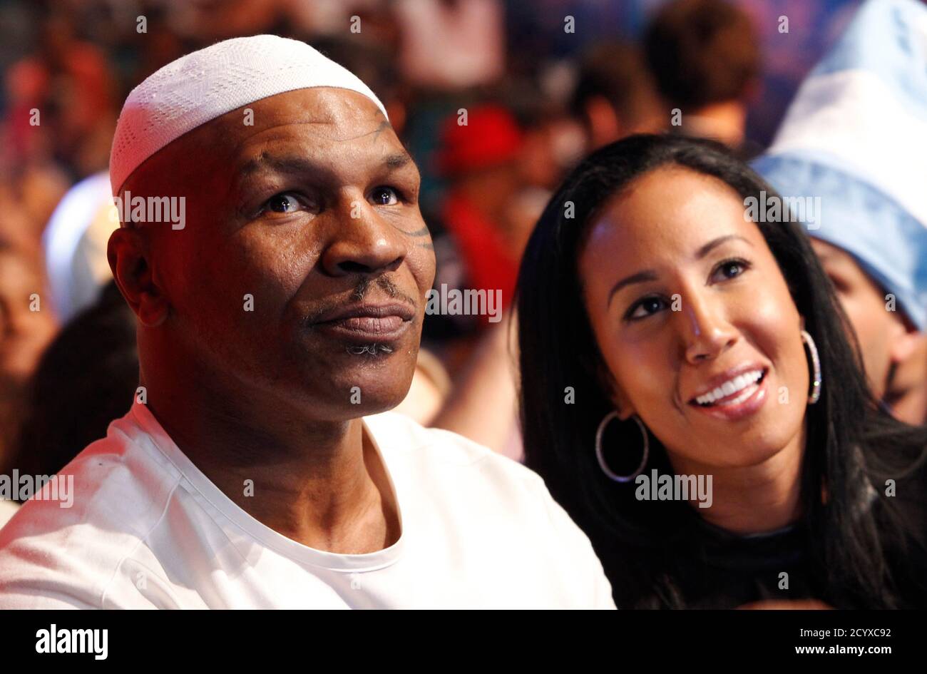 Kiki tyson and mike tyson -Fotos und -Bildmaterial in hoher Auflösung ...