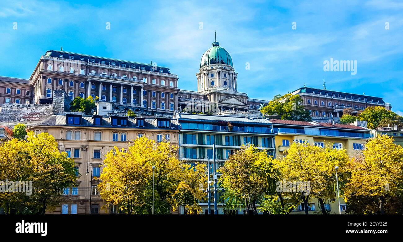 Schlosskomplex budapest -Fotos und -Bildmaterial in hoher Auflösung – Alamy