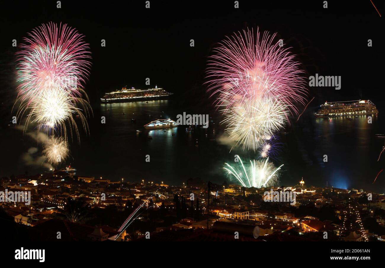 Portugal Madeira Funchal Fireworks New Stockfotos und -bilder Kaufen ...