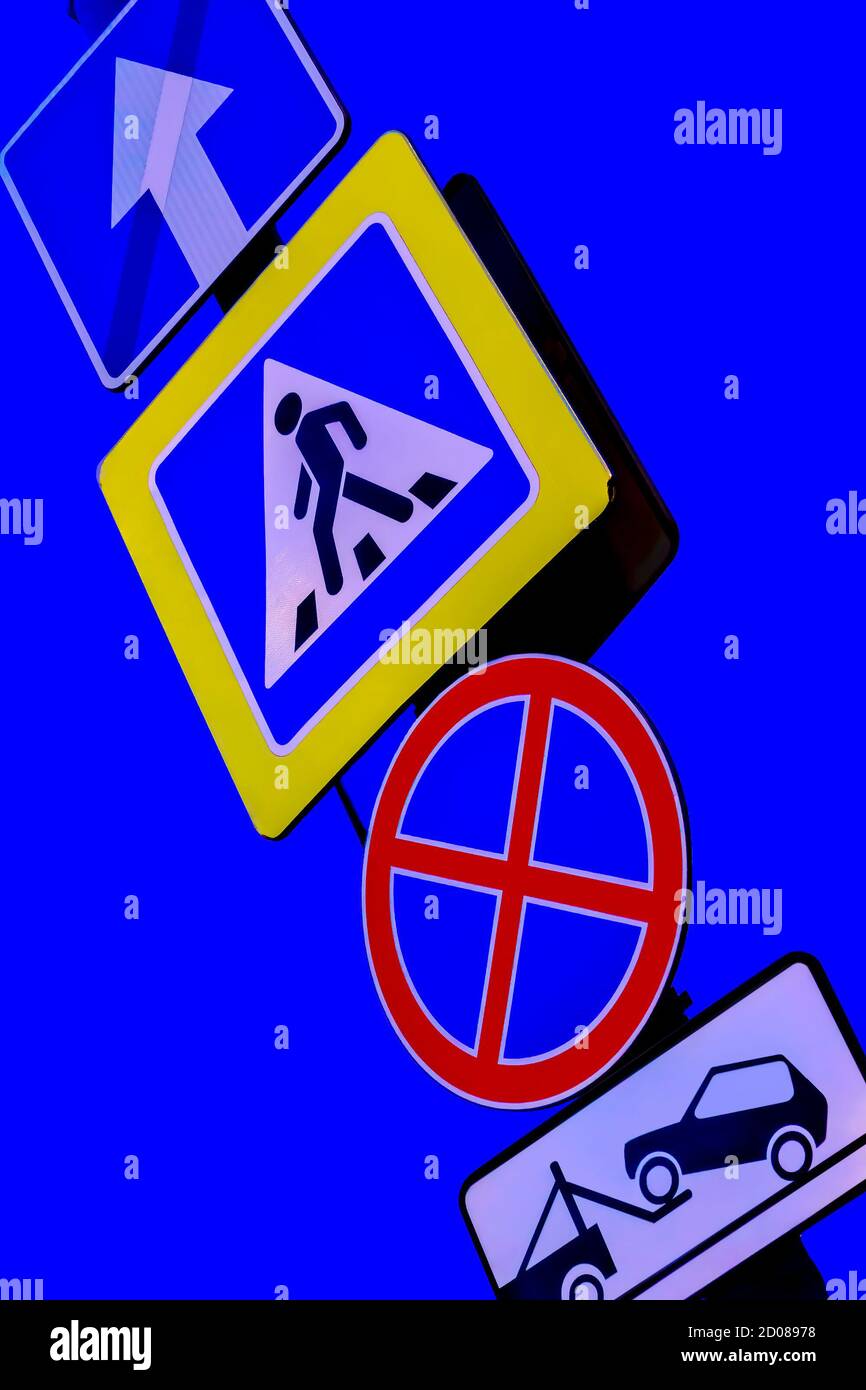 Verkehrsschild Roadsign Rot Weiß Stockfotos und -bilder Kaufen - Alamy