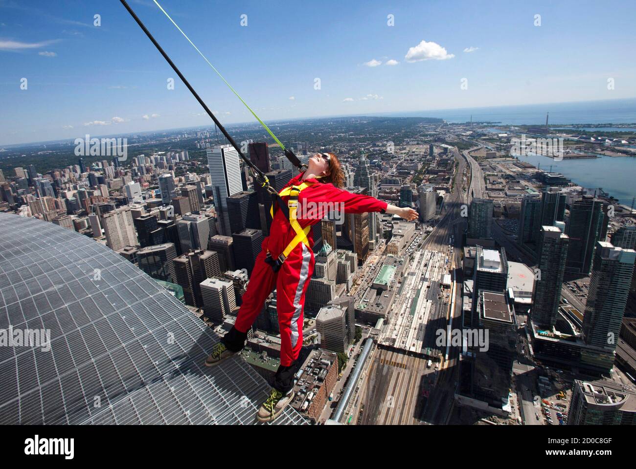 Cn tower edgewalk toronto -Fotos und -Bildmaterial in hoher Auflösung ...