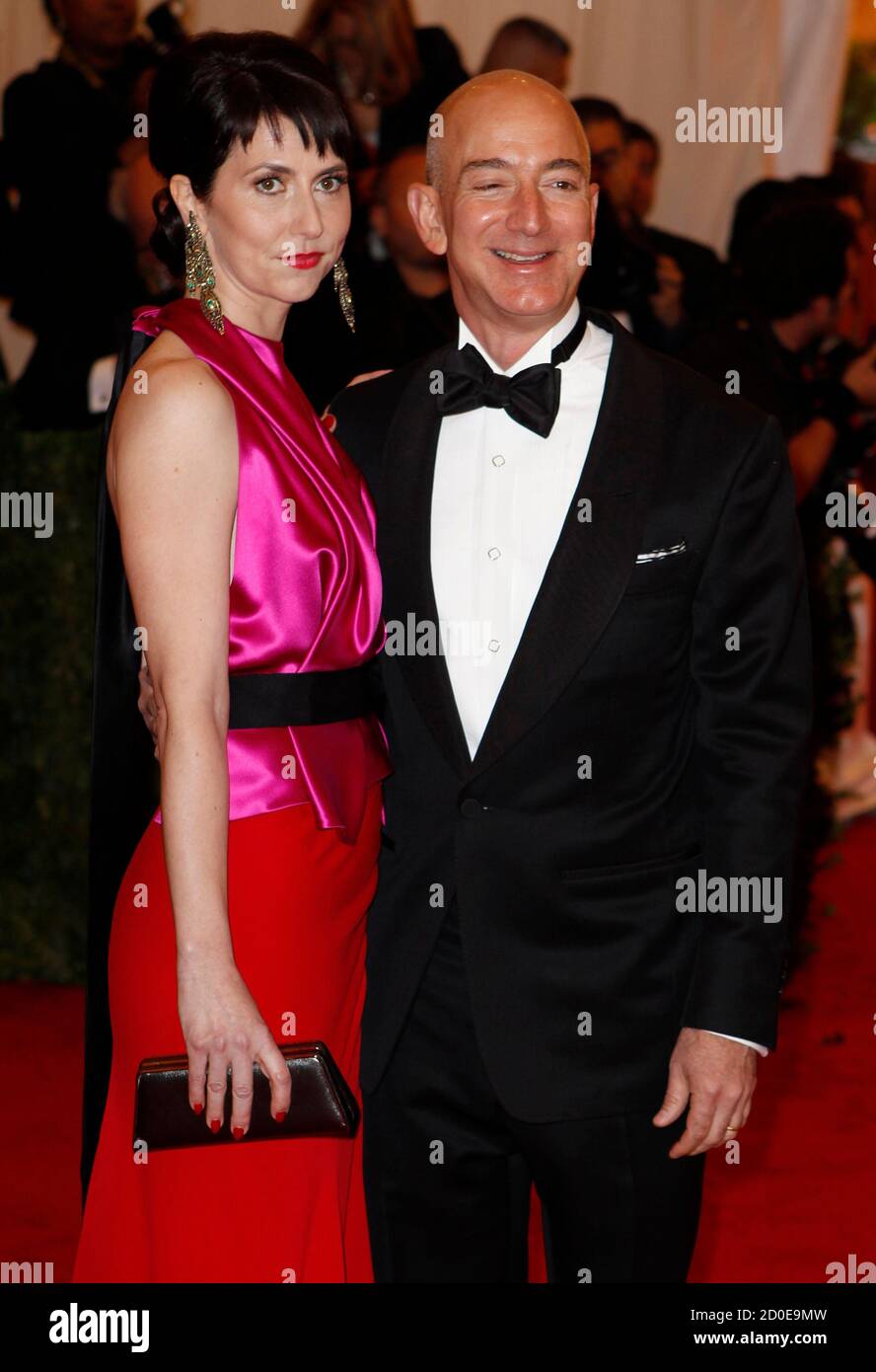 Jeff Bezos And Mackenzie Bezos Stockfotos und -bilder Kaufen - Alamy