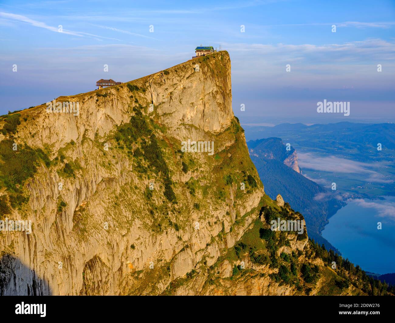 Schafbergspitze mit dem Schafberg Hotel, unterhalb des Mondsee ...