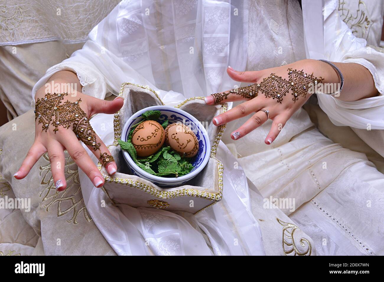 Henna traditionell -Fotos und -Bildmaterial in hoher Auflösung – Alamy
