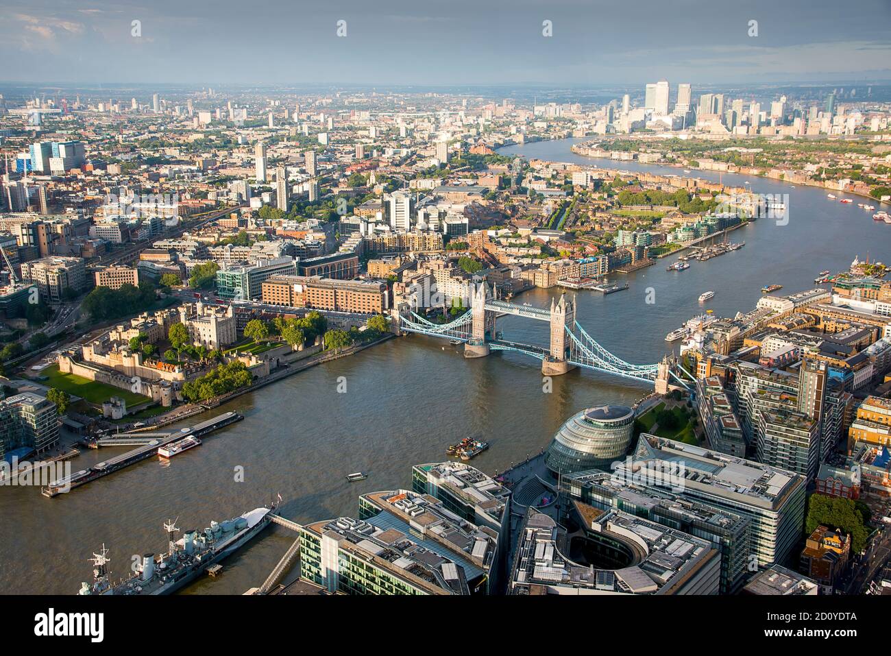 Luftbild tower bridge -Fotos und -Bildmaterial in hoher Auflösung – Alamy