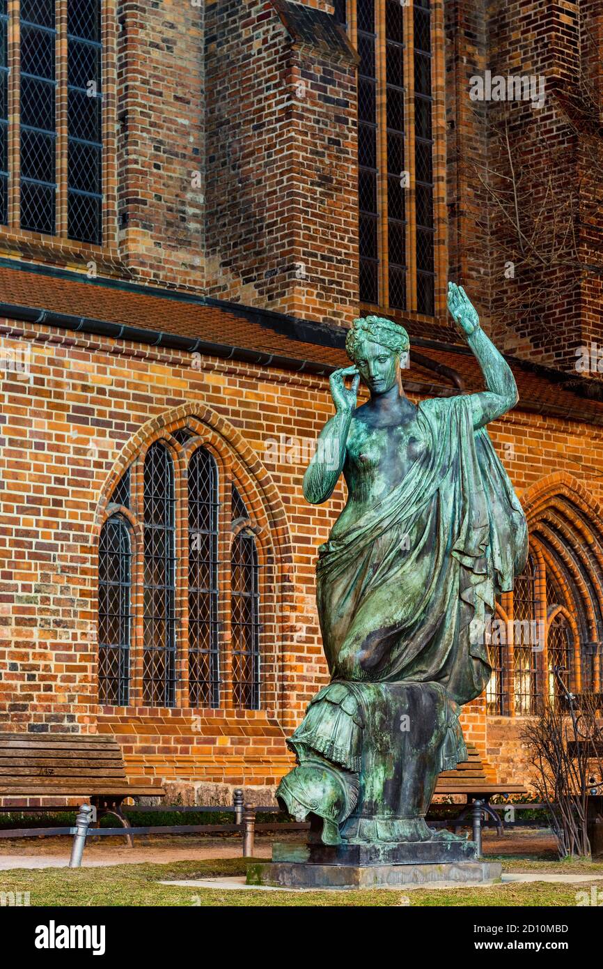 Bronzestatue klio clio -Fotos und -Bildmaterial in hoher Auflösung – Alamy