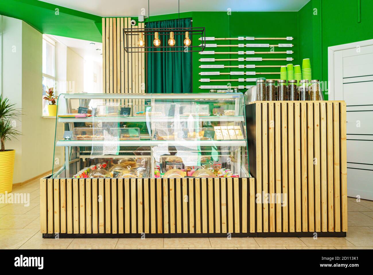 Cafe Counter Cakes Stockfotos und -bilder Kaufen - Alamy