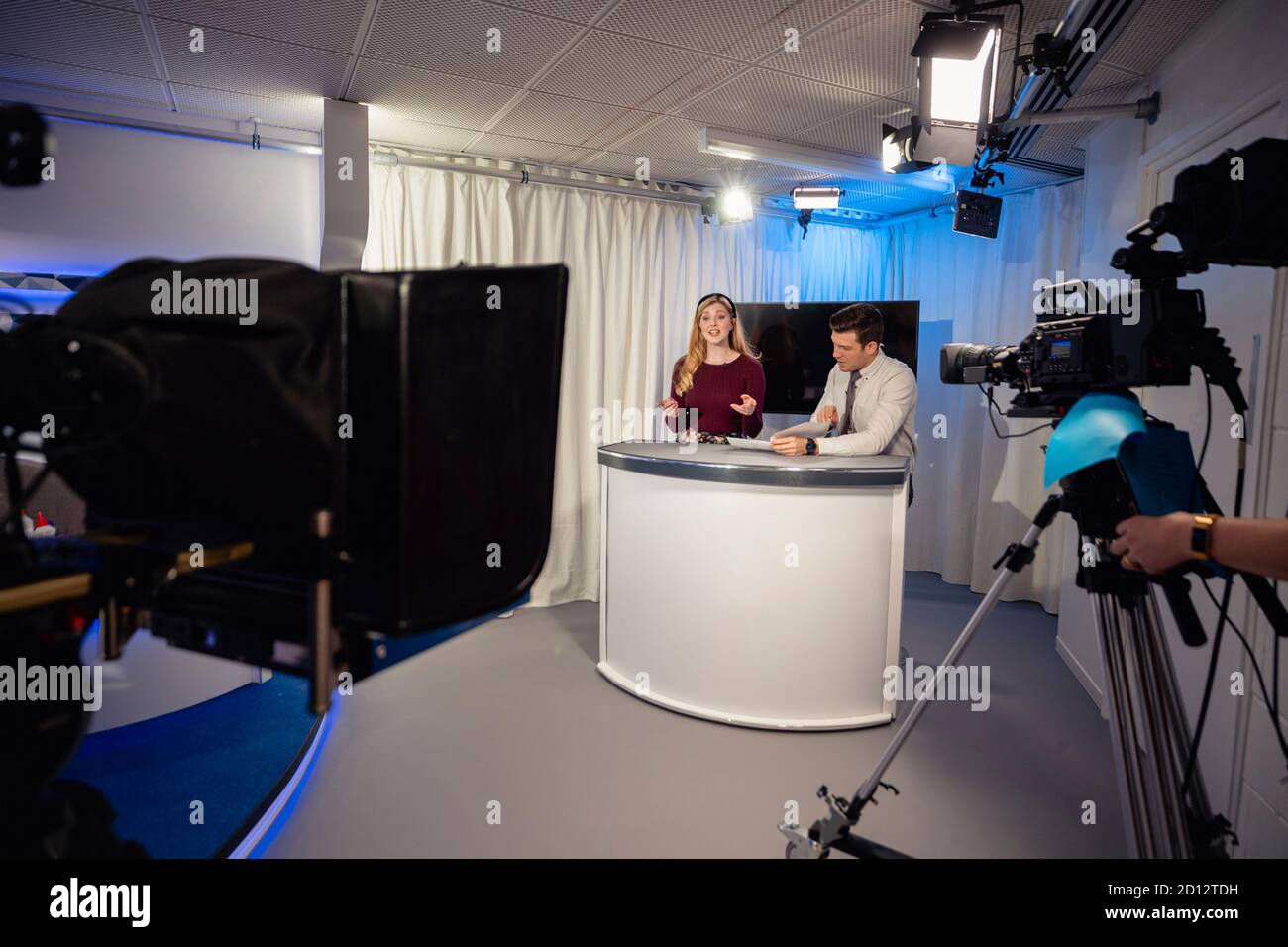 Tv moderator -Fotos und -Bildmaterial in hoher Auflösung - Seite 3 - Alamy
