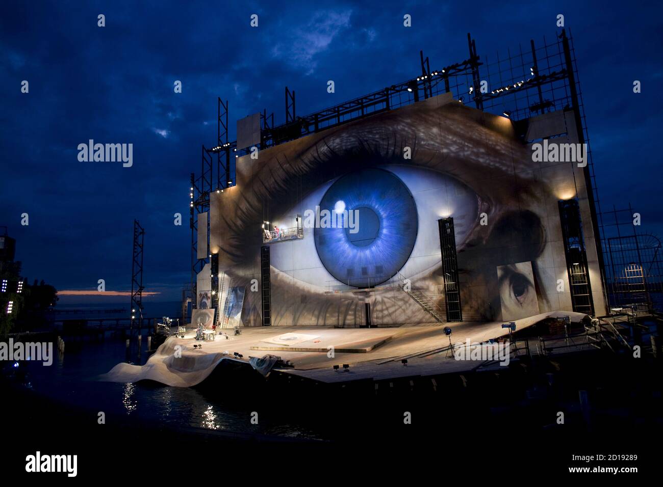 Bregenzer festspiele tosca -Fotos und -Bildmaterial in hoher Auflösung ...