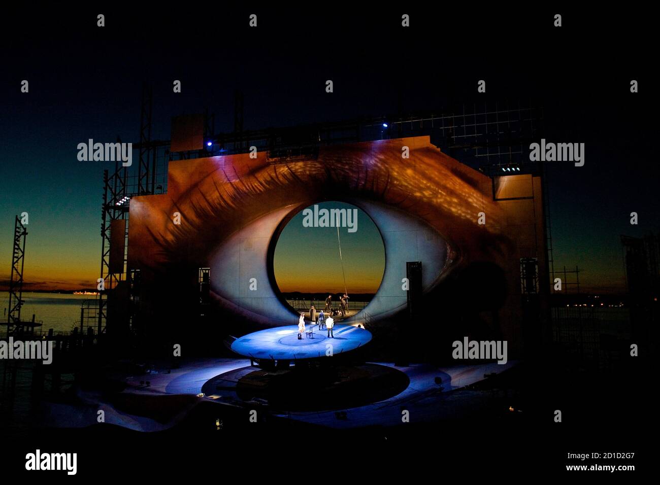 Bregenzer festspiele tosca -Fotos und -Bildmaterial in hoher Auflösung ...