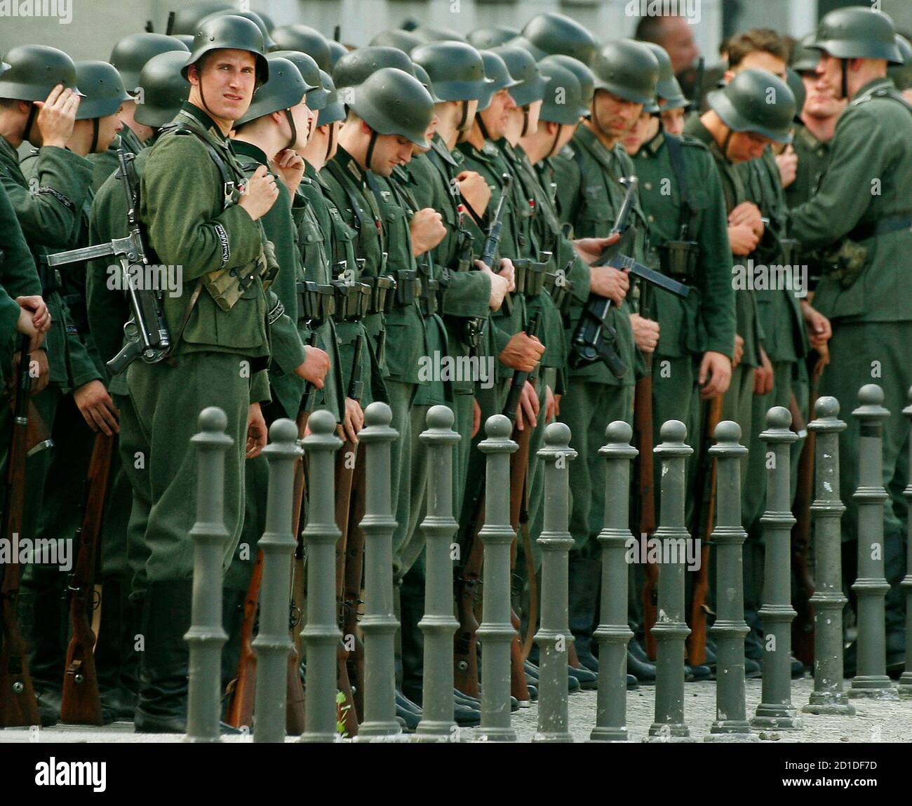 Hitler nazi offiziere -Fotos und -Bildmaterial in hoher Auflösung ...