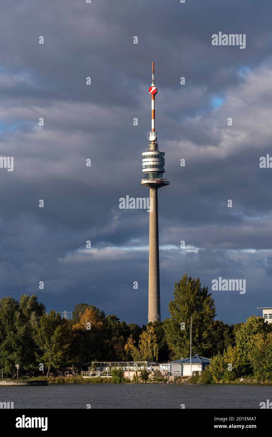 Donauturm in Wien, Österreich, Europa Donauturm in Wien, Österreich ...