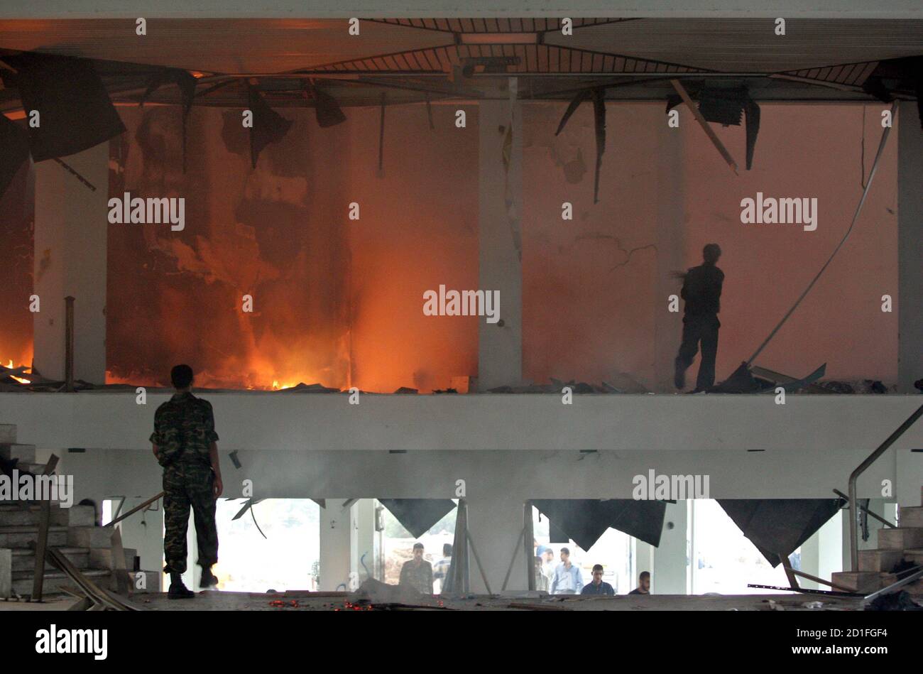 Burning synagogue -Fotos und -Bildmaterial in hoher Auflösung – Alamy