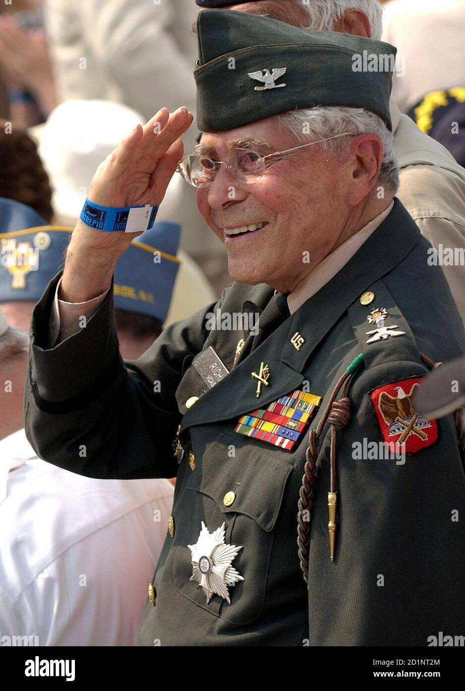 Im Ruhestand US Army Colonel Jerome Richard salutiert der Masse ...