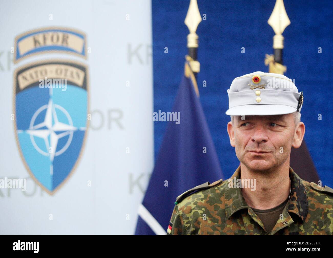 The kfor commander -Fotos und -Bildmaterial in hoher Auflösung – Alamy