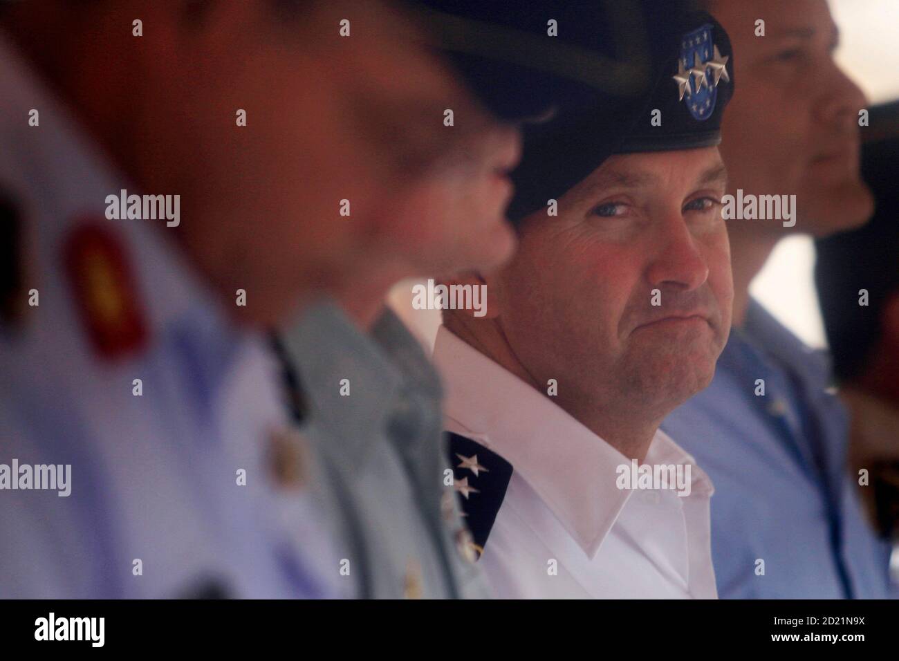 Commander general army deputy -Fotos und -Bildmaterial in hoher ...