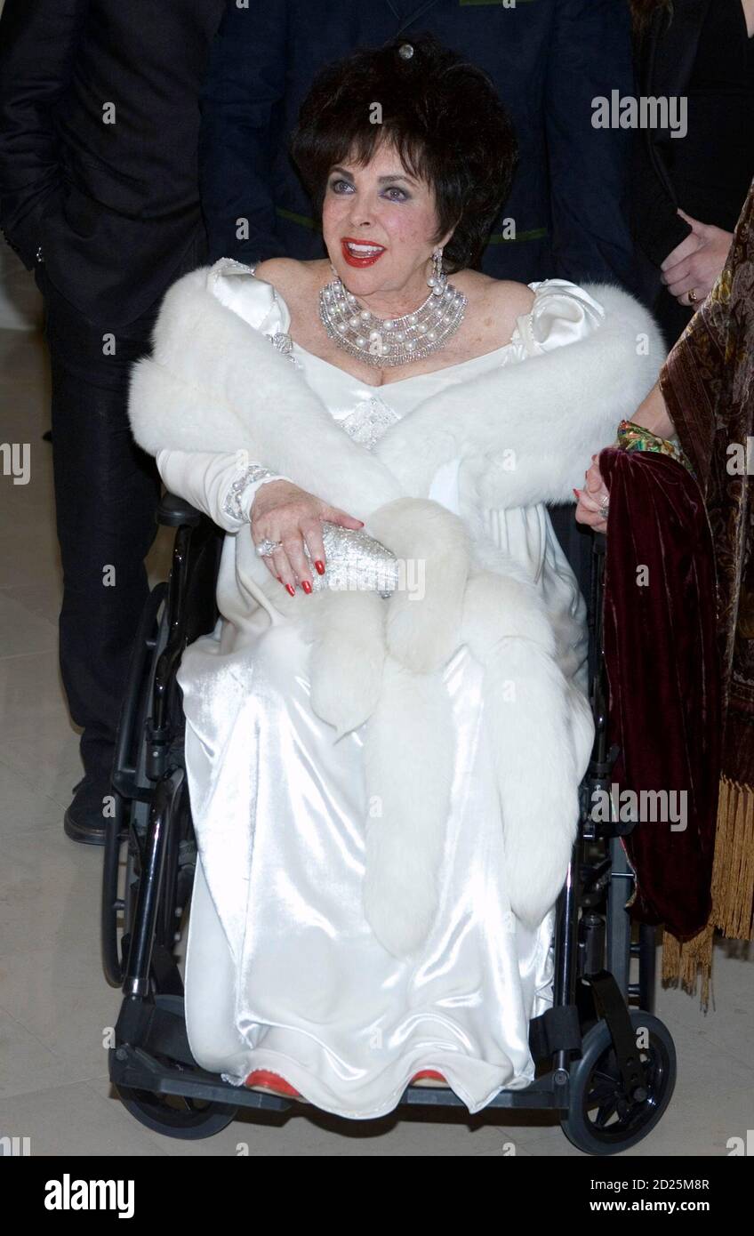 Elizabeth taylor kommt an -Fotos und -Bildmaterial in hoher Auflösung ...