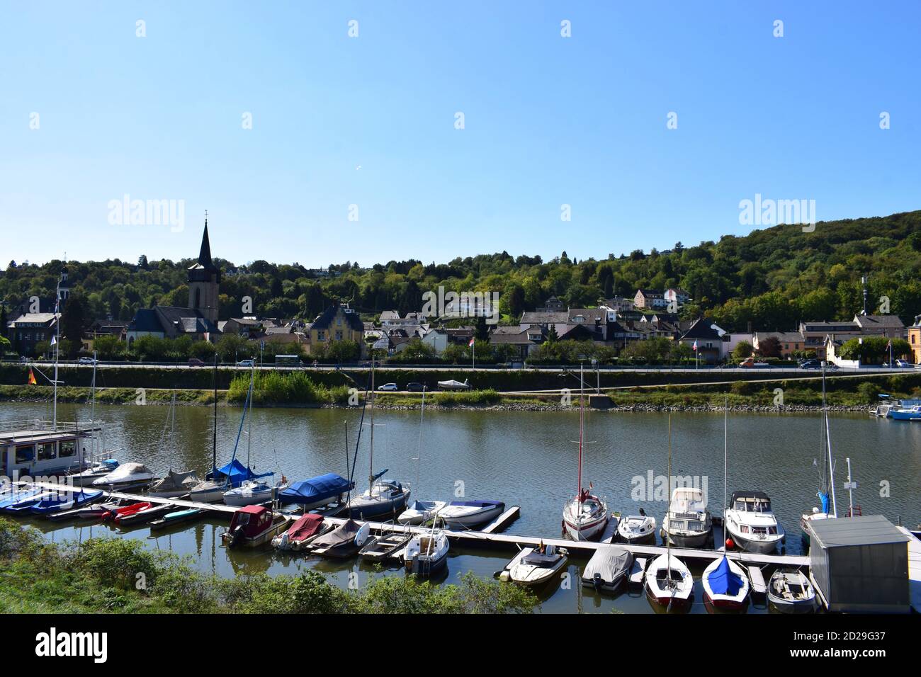 Marina oberwinter -Fotos und -Bildmaterial in hoher Auflösung – Alamy