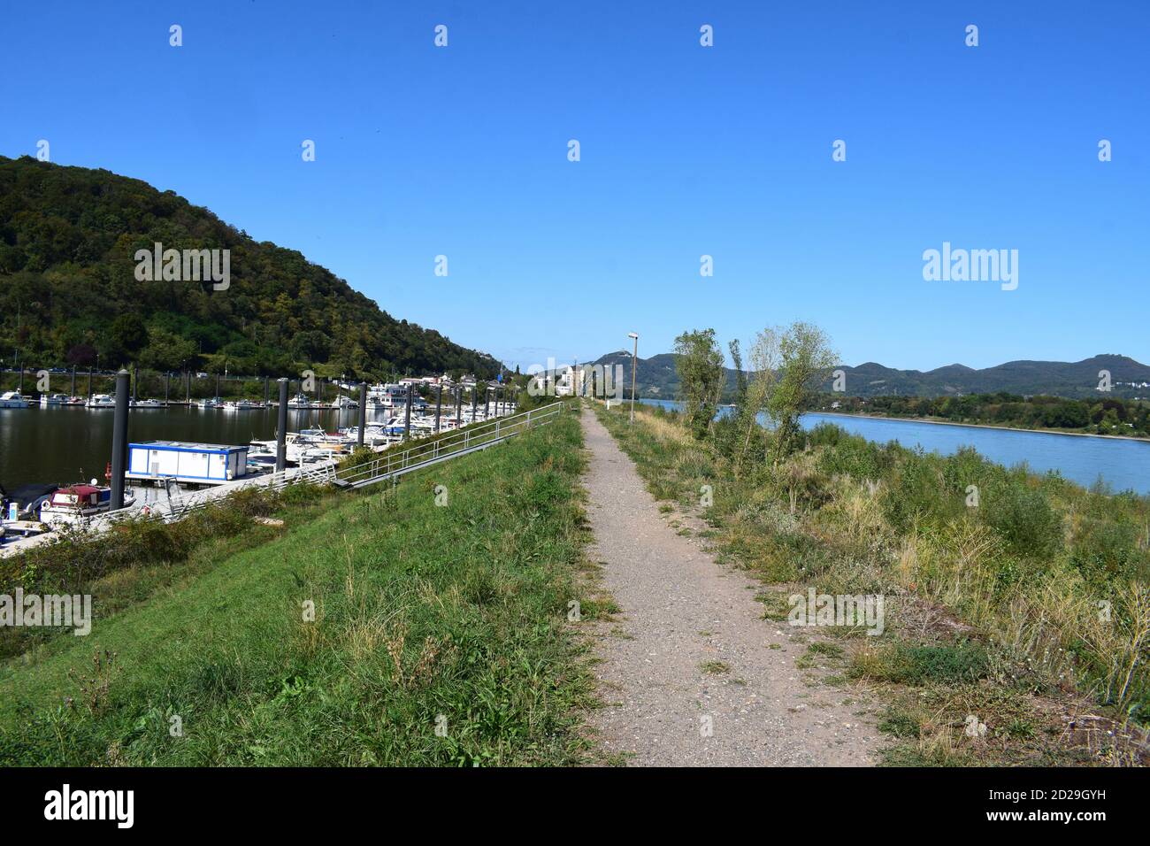 Marina oberwinter -Fotos und -Bildmaterial in hoher Auflösung – Alamy