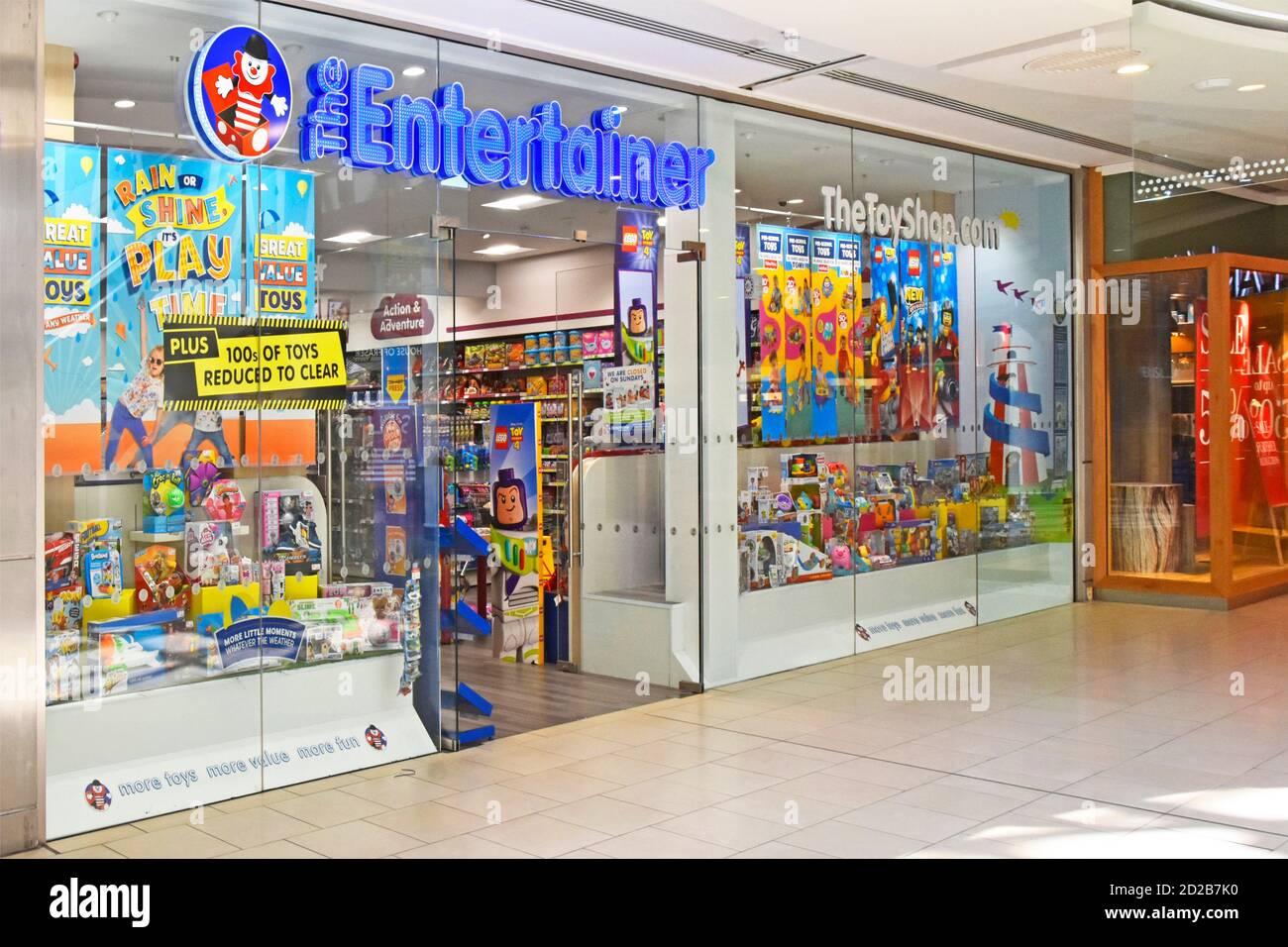 Entertainer spielzeugladen -Fotos und -Bildmaterial in hoher Auflösung – Alamy