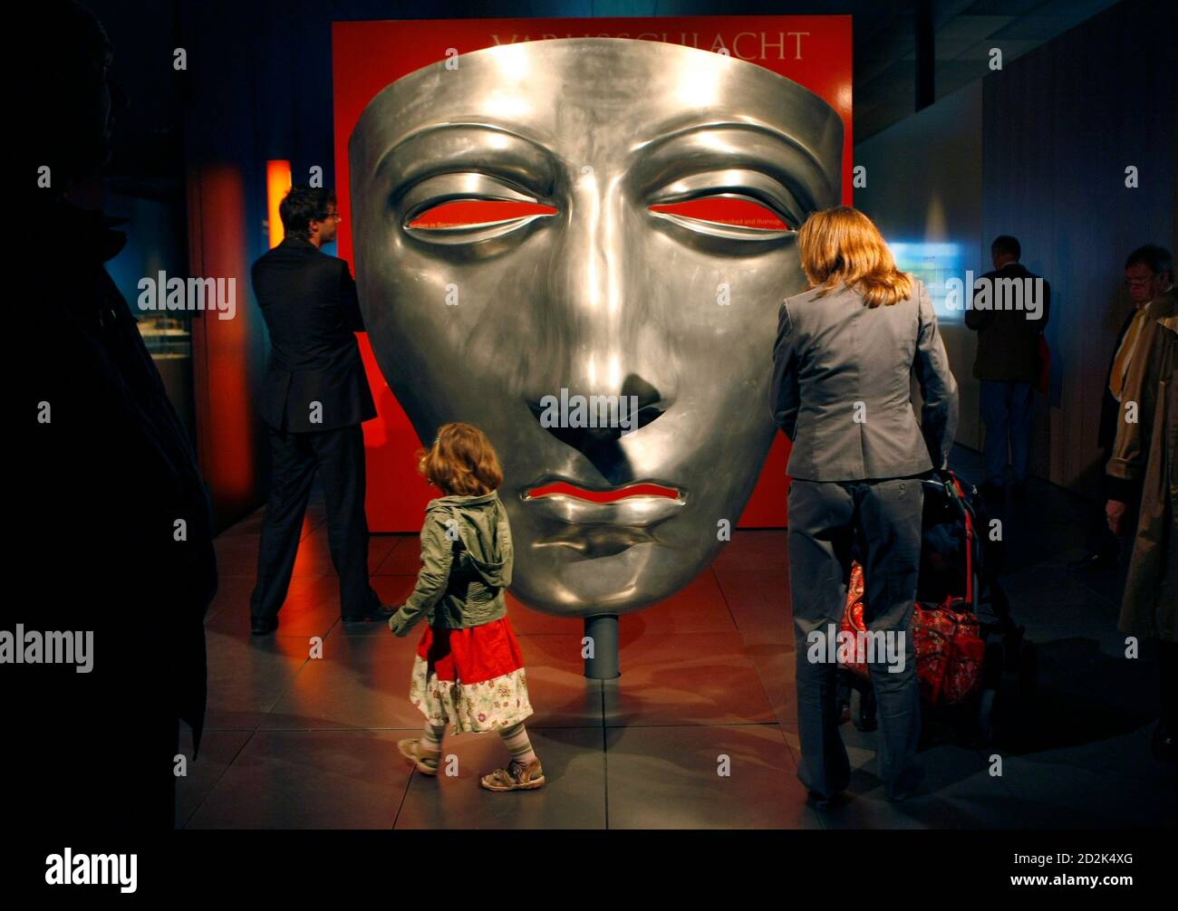 Varus mask -Fotos und -Bildmaterial in hoher Auflösung – Alamy