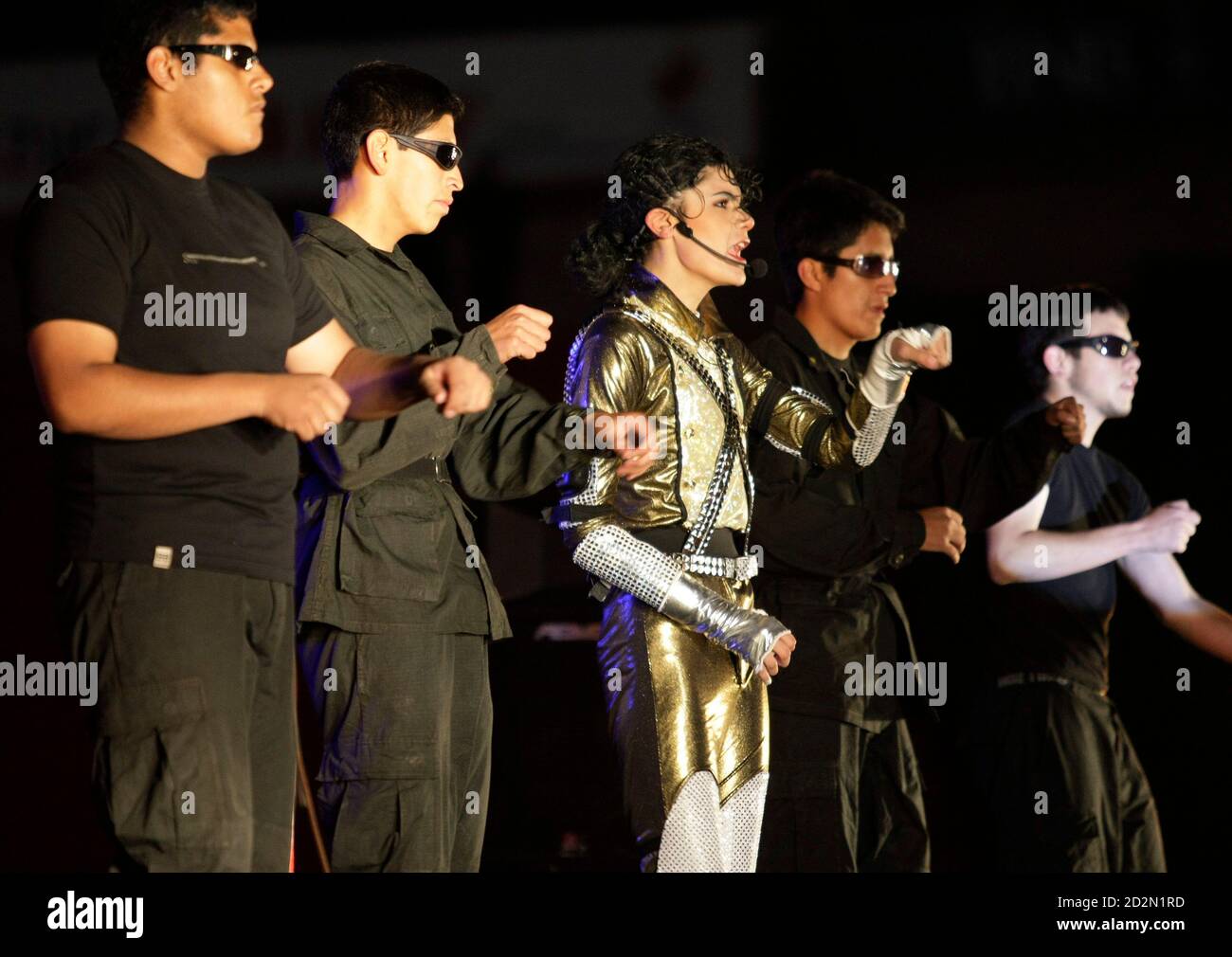 Michael jackson nachahmer -Fotos und -Bildmaterial in hoher Auflösung ...