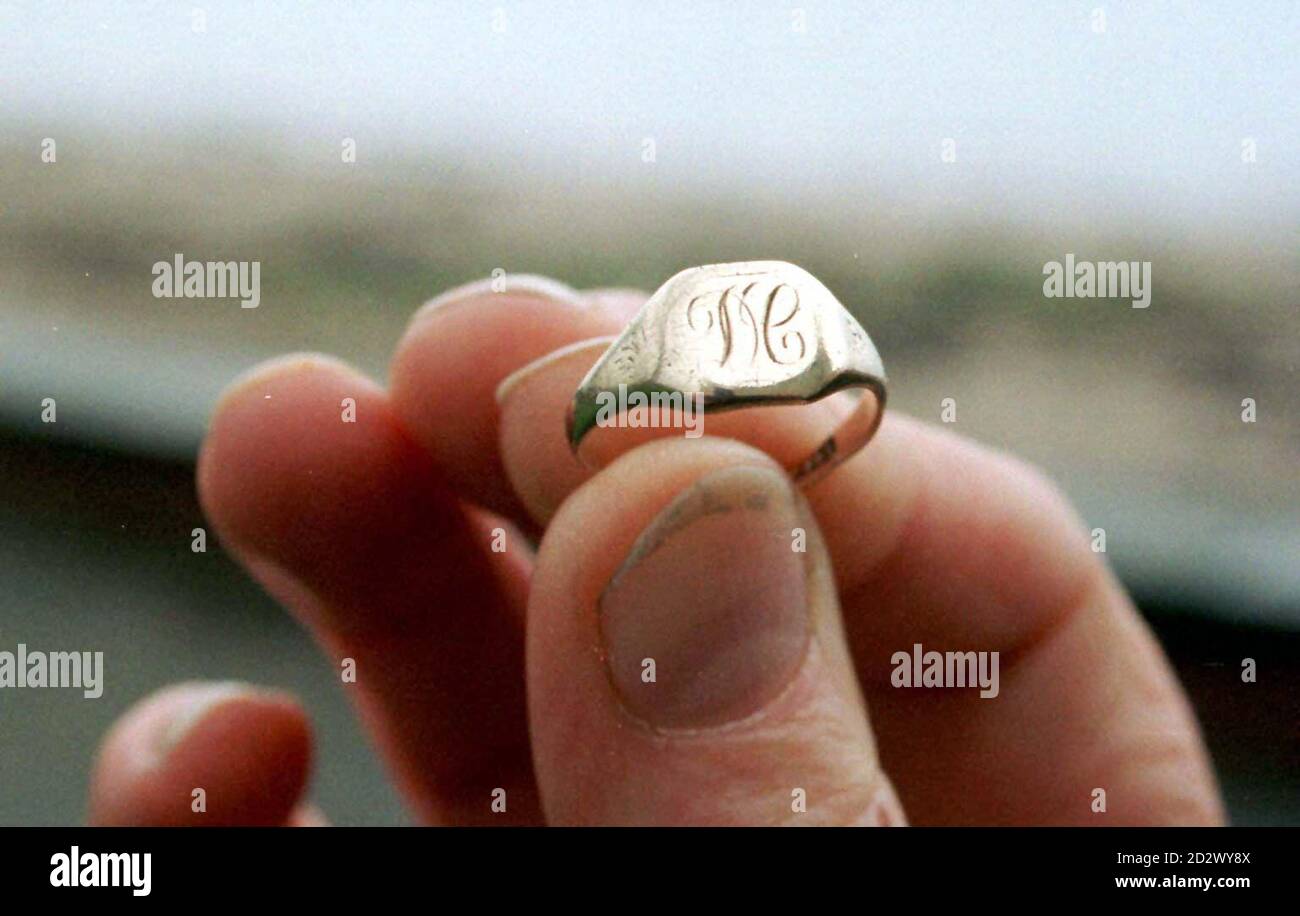 Der goldene Siegelring Doreen Johnston verlor 22 Jahre. Der Ring wurde ...