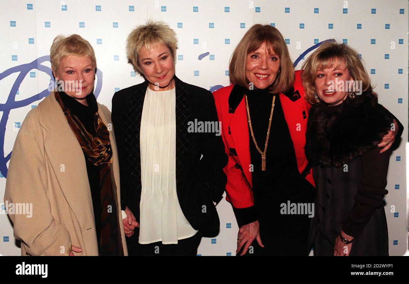 Von links Dame Judi Dench, Zoe Wanamaker, Dame Diana Rigg und Elaine ...