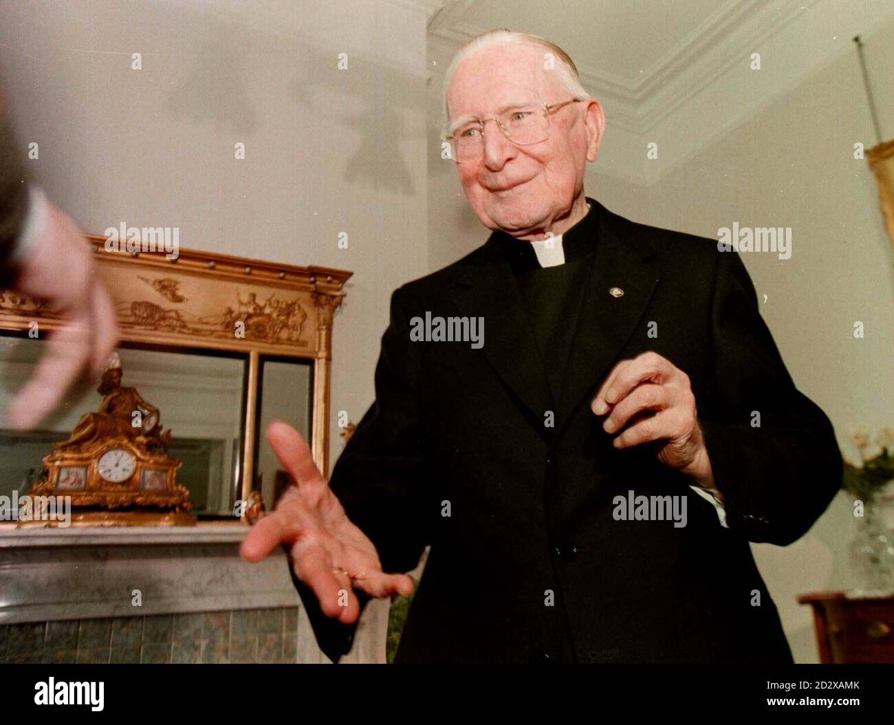 Cardinel cathal daly geht in den ruhestand -Fotos und -Bildmaterial in ...