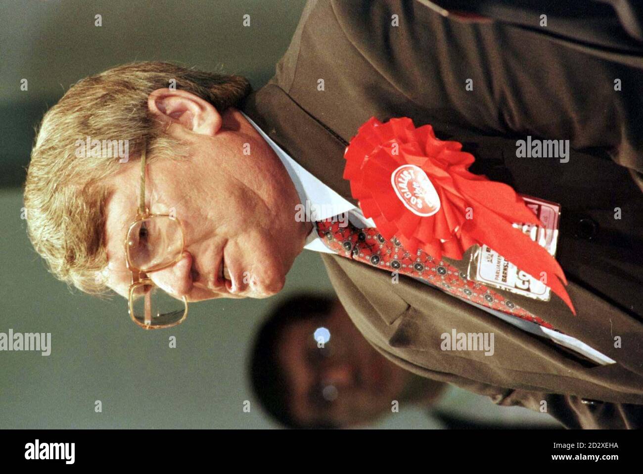 Der sozialistische arbeiterkandidat ken capstick spricht hart danach ...