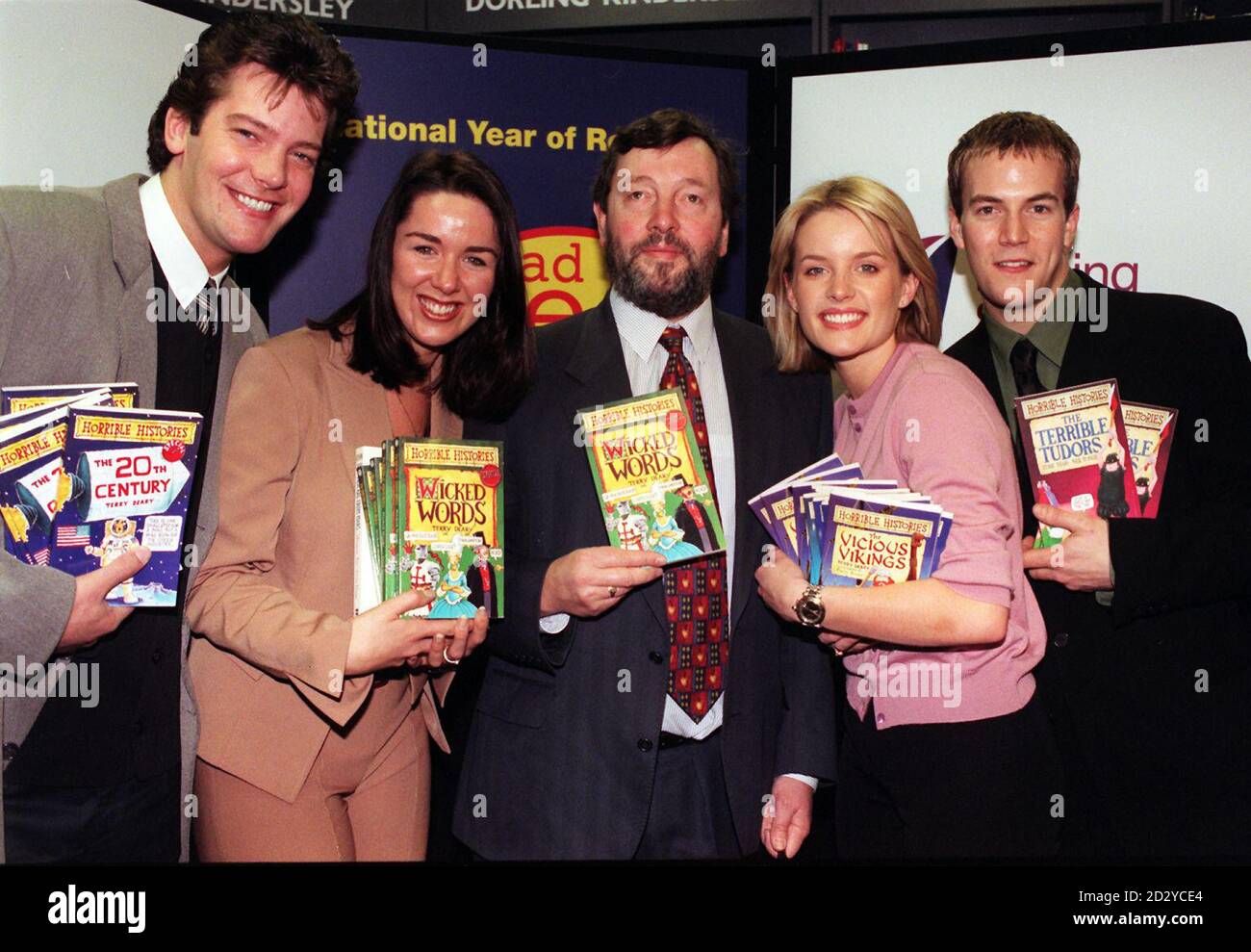 Bildungsminister David Blunkett (Mitte) startet heute (Donnerstag) das ...