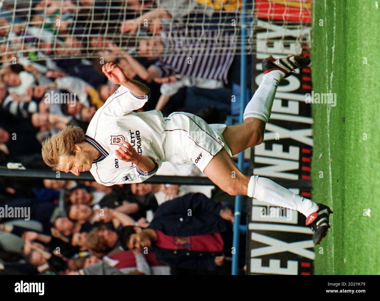 Tottenham hotspurs jürgen klinsmann feiert -Fotos und -Bildmaterial in ...