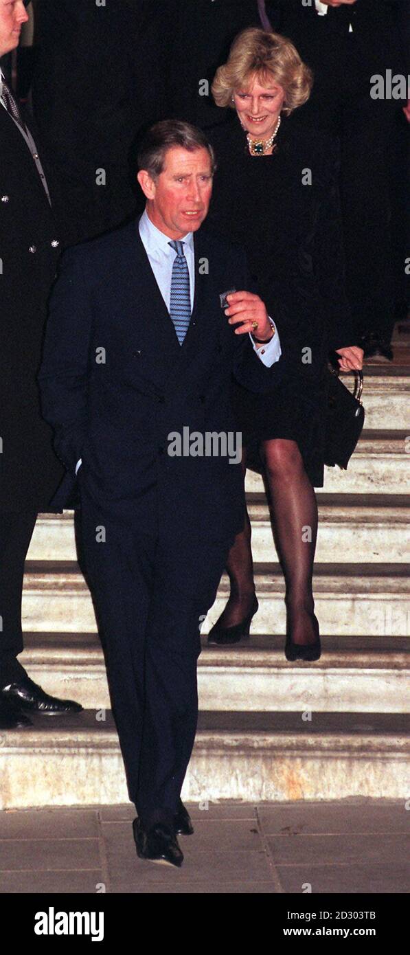 Der Prinz von Wales und Camilla Parker Bowles treten nach einem Dinner ...