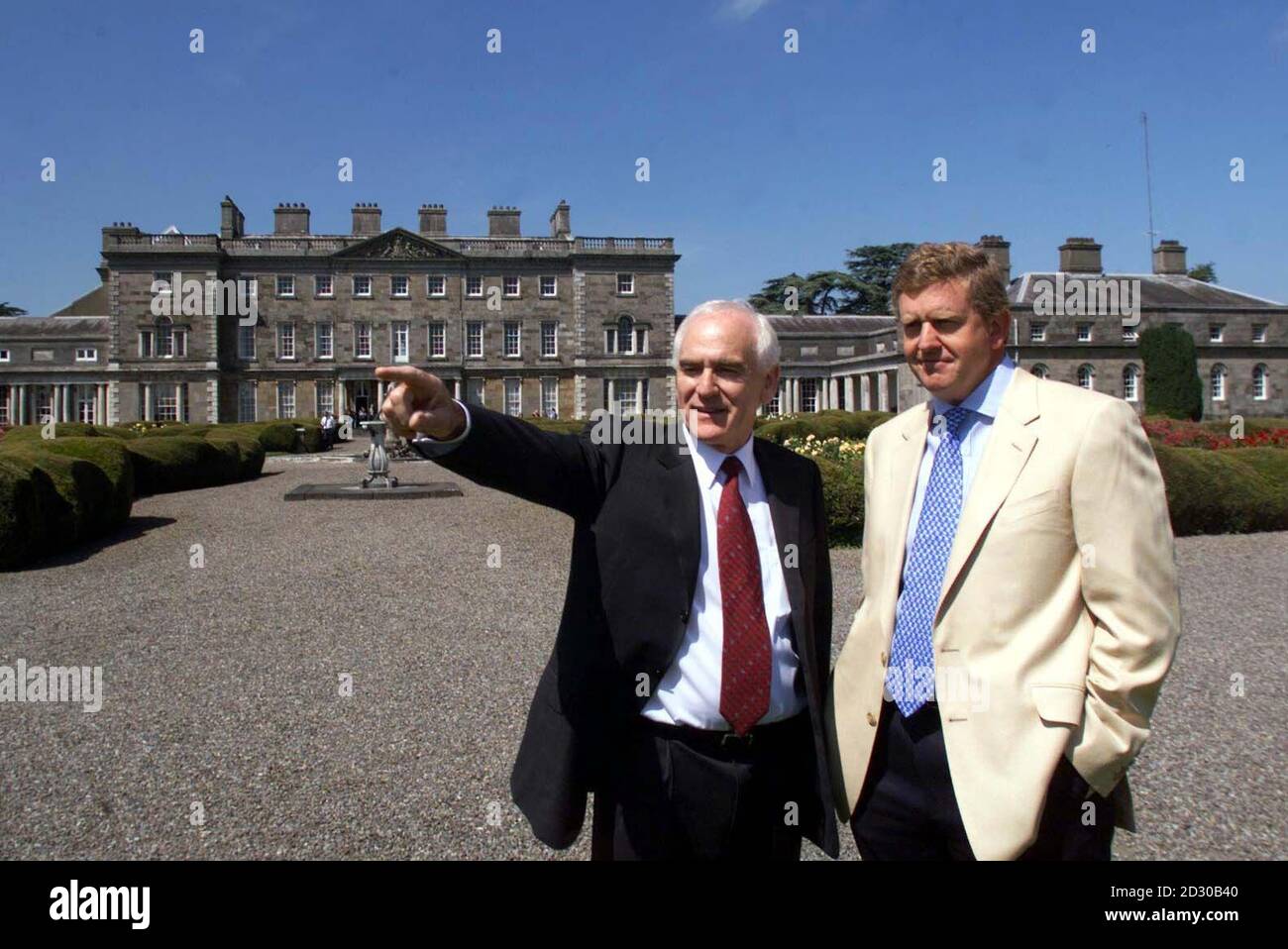 Lee mallaghan besitzer kartonhaus -Fotos und -Bildmaterial in hoher ...
