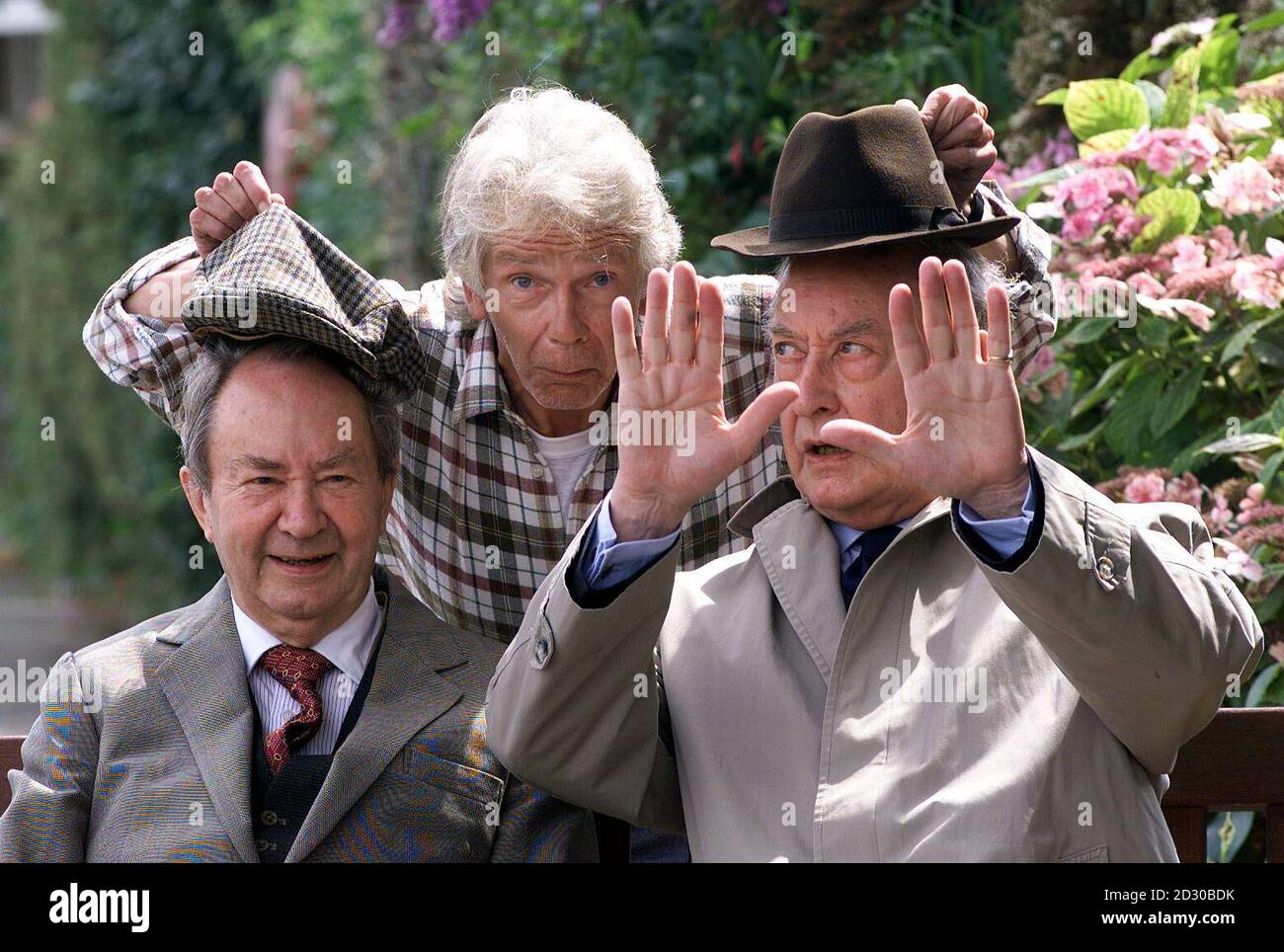 Tom Owen (Mitte), Schauspieler Sohn von Bill Owen, der die Rolle von ...