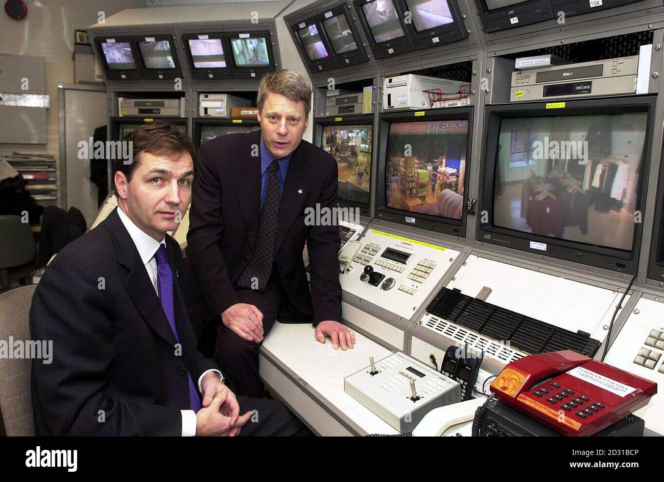 TV-Moderator Nick Ross (R) und der Verlobte von Jill Dando, Alan ...