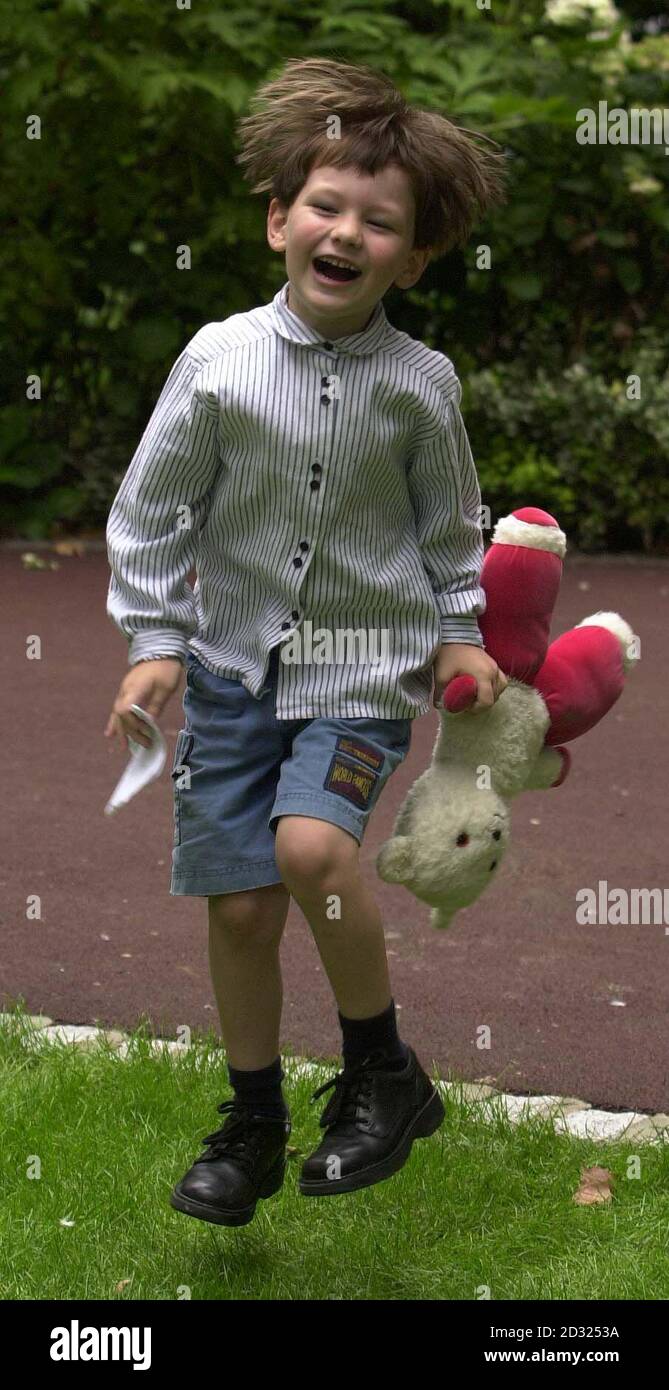 Der im alter von sechs jahren bestanden -Fotos und -Bildmaterial in ...