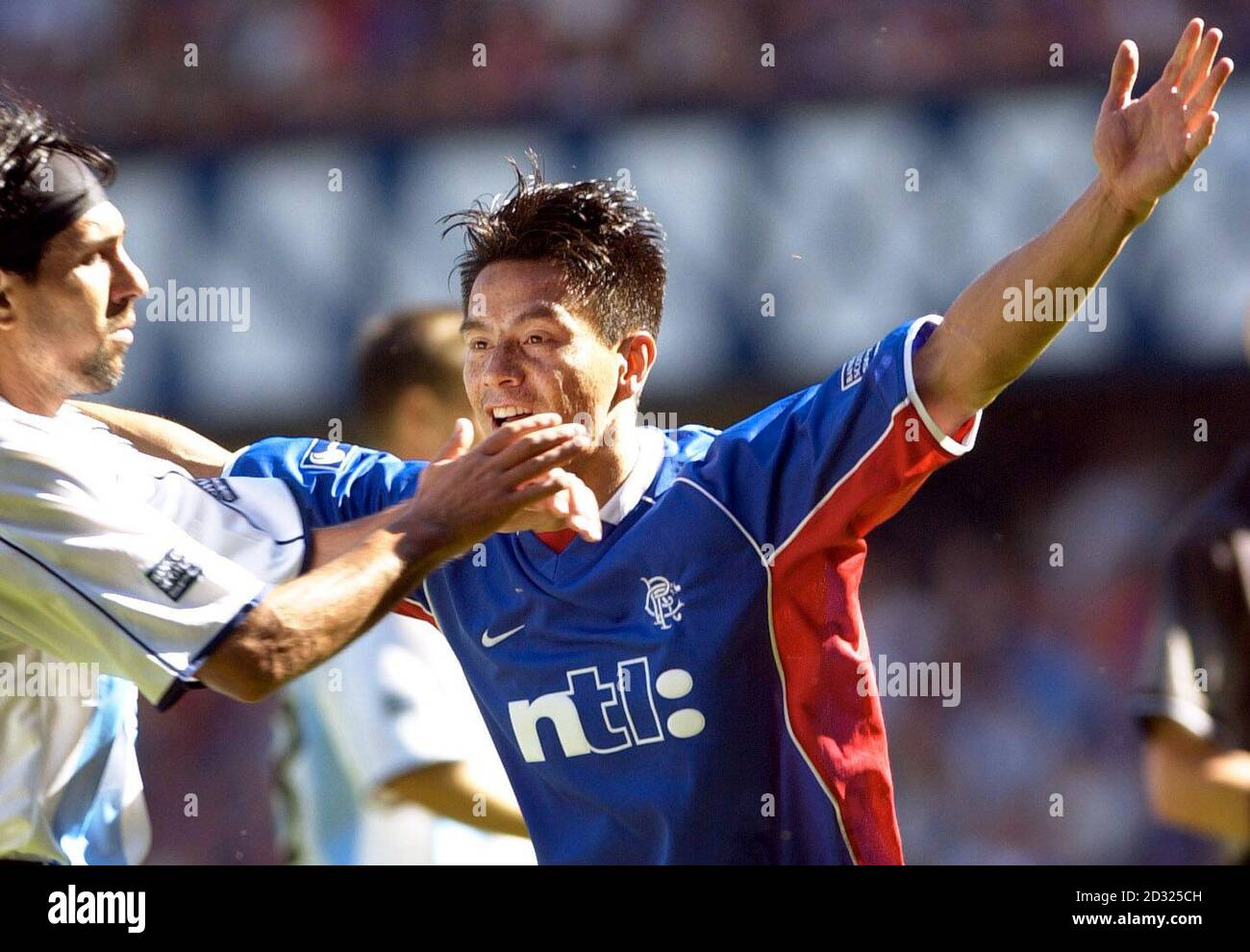Ranger michael mols feiert tore -Fotos und -Bildmaterial in hoher ...