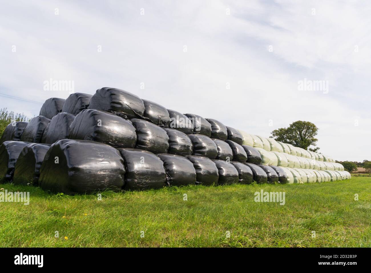 Heuballen stapeln -Fotos und -Bildmaterial in hoher Auflösung – Alamy